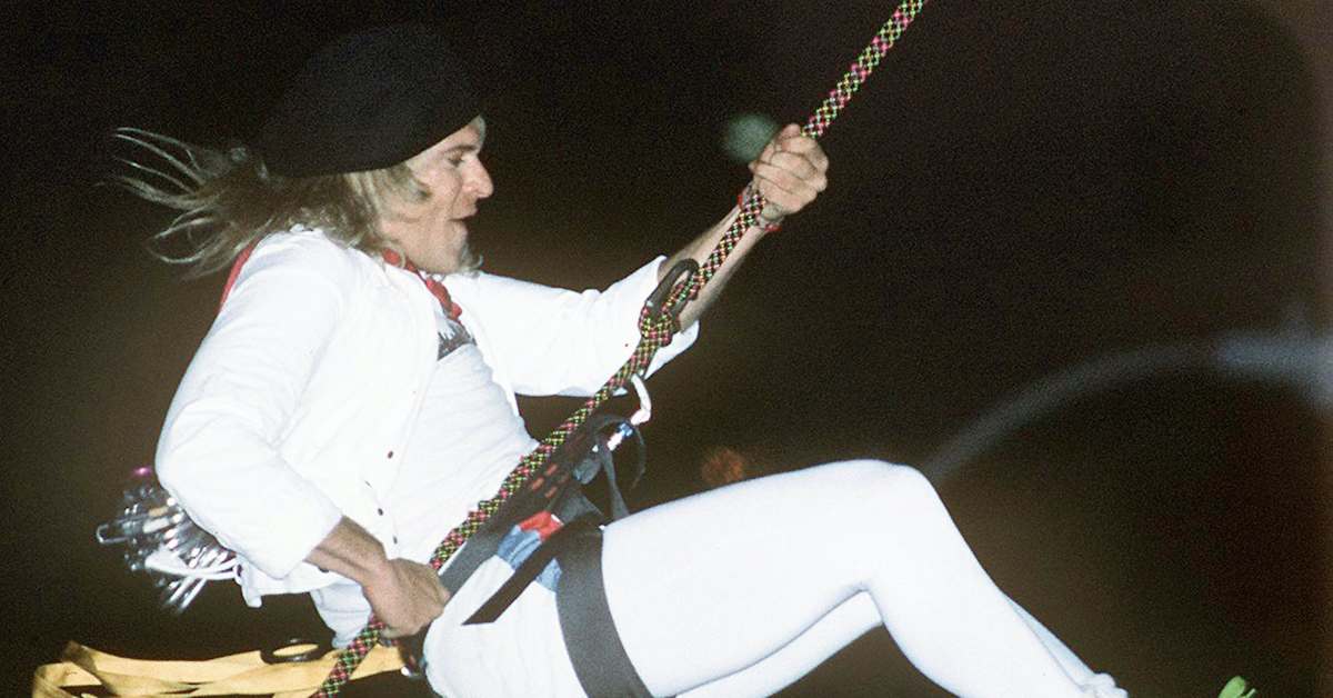 Backstage insanity with David Lee Roth - Metal Edge Magazine